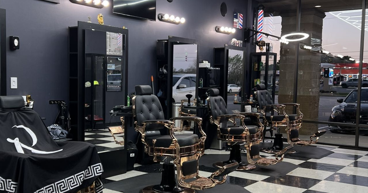 Sharp Cuts & Smooth Shaves: The Distinguished Gent | Indiegogo