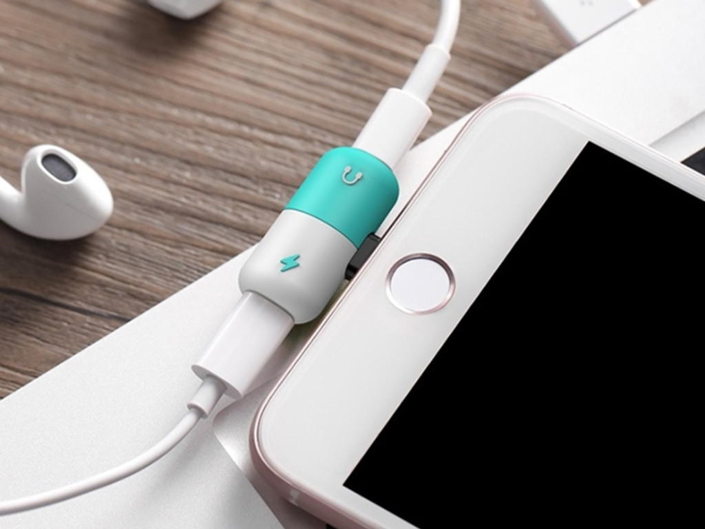 The Smallest Apple iPhone Lighting Adapter | Indiegogo