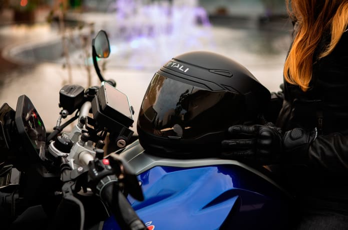 iT-C Smart Helmet: Ride Safe Ride Smart Ride Free | Indiegogo