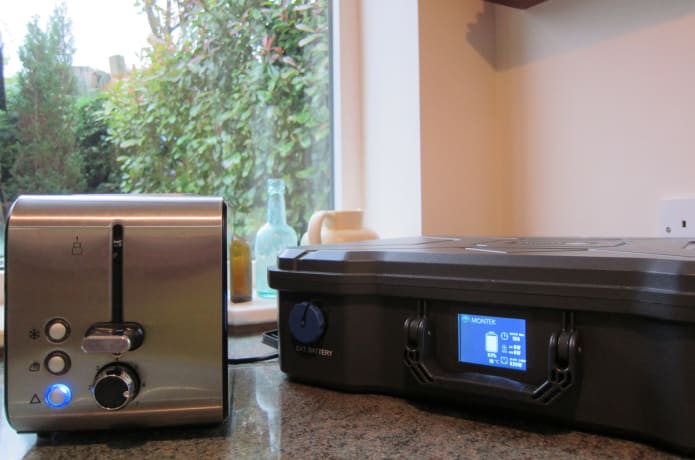 MONTEK 2000W Suitcase Power Station X1200 & X2000 | Indiegogo