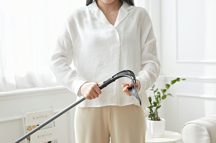 BROOMBI: Smart Broom with Quadruple Cleaning Power | Indiegogo