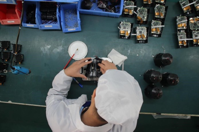 Beam. The light socket powered smart projector | Indiegogo