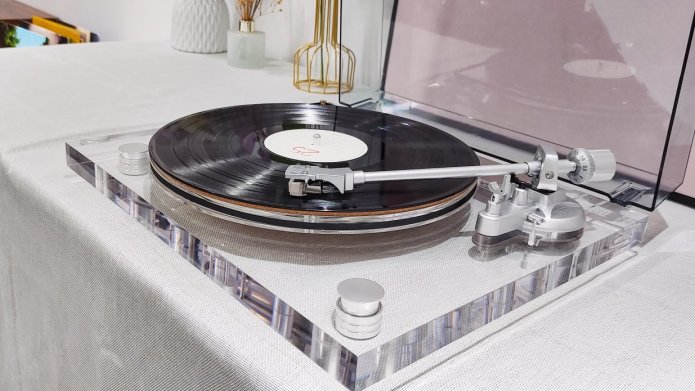 Retrolife's First Unique Acrylic Clear Turntable | Indiegogo