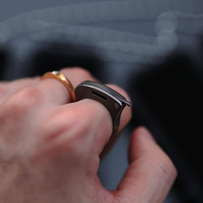 Titanium Knife Ring with Mini M390 Blade | Indiegogo